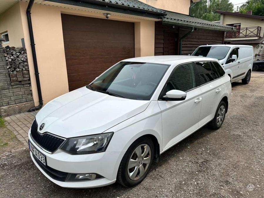 Balts Skoda Fabia 2015 Viļņa, ar dzinēja tilpumu 1.00 L un nobraukumu 188 tūkst. km par 3600 €, foto 12 vietnē AUTOMOTO.COM.LV