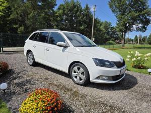 White Skoda Fabia 2015 in Vilnius, with an engine capacity of 1.42 L and mileage of 218 thousand km for 5100 €, photo  on AUTOMOTO.COM.LV