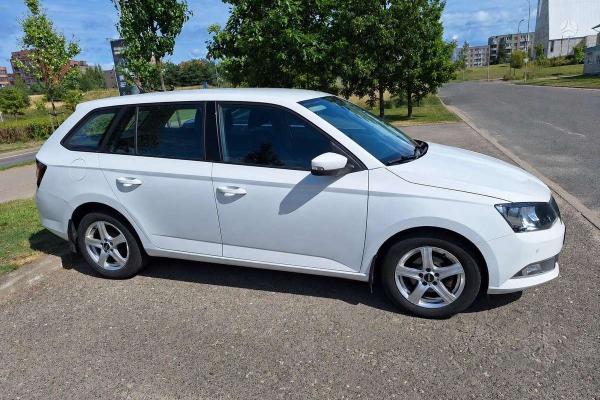 White Skoda Fabia 2015 in Vilnius, with an engine capacity of 1.00 L and mileage of 164 thousand km for 4400 €, photo 1 on AUTOMOTO.COM.LV