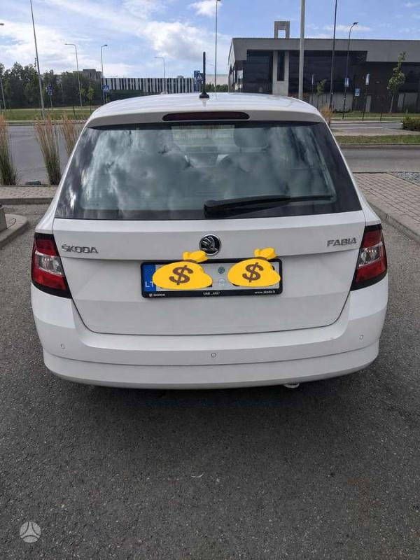 White Skoda Fabia 2015 in Vilnius, with an engine capacity of 1.00 L and mileage of 164 thousand km for 4400 €, photo 9 on AUTOMOTO.COM.LV
