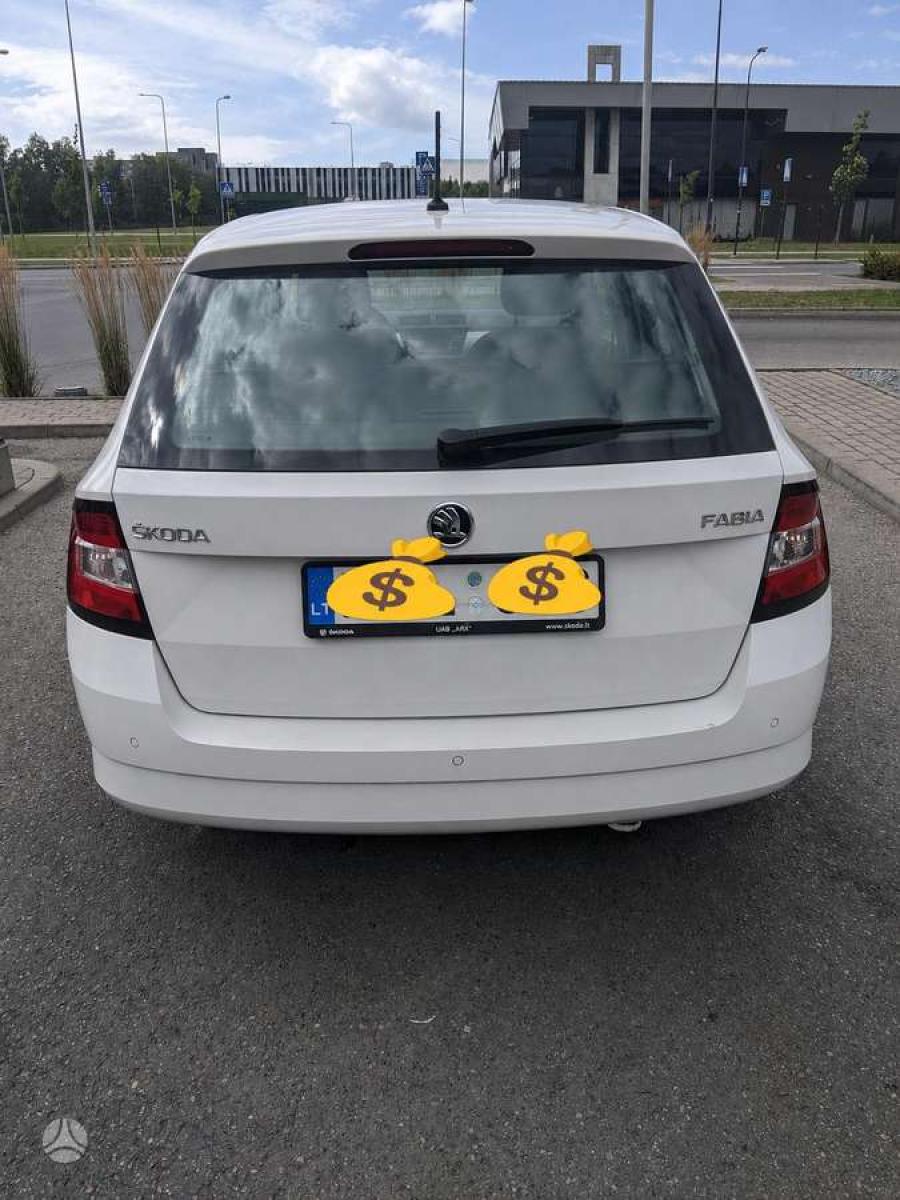 White Skoda Fabia 2015 in Vilnius, with an engine capacity of 1.00 L and mileage of 164 thousand km for 4400 €, photo 9 on AUTOMOTO.COM.LV