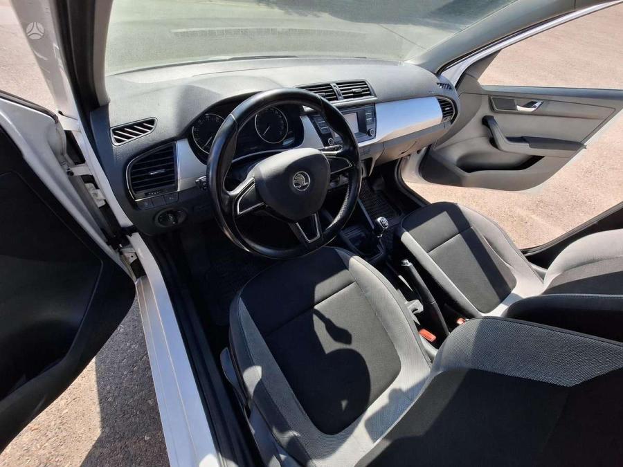 White Skoda Fabia 2015 in Vilnius, with an engine capacity of 1.00 L and mileage of 164 thousand km for 4400 €, photo 11 on AUTOMOTO.COM.LV