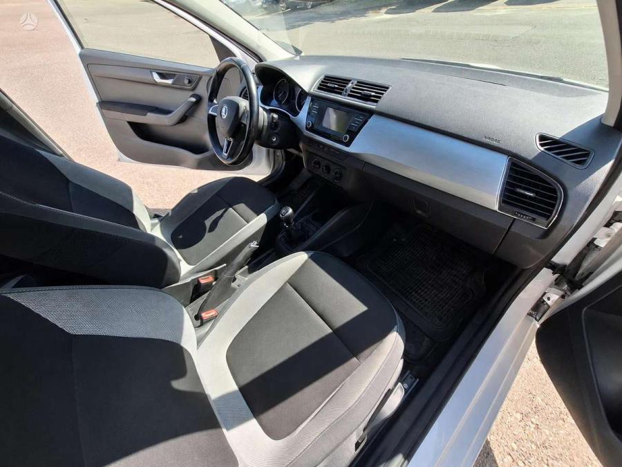 White Skoda Fabia 2015 in Vilnius, with an engine capacity of 1.00 L and mileage of 164 thousand km for 4400 €, photo 12 on AUTOMOTO.COM.LV
