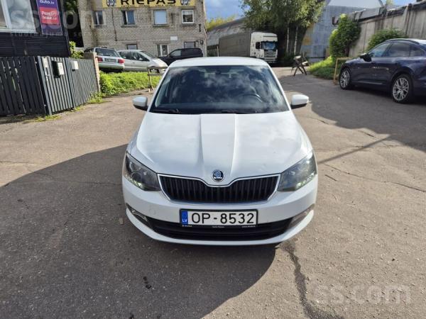 White Skoda Fabia 2015 in Riga, with an engine capacity of 1.20 L and mileage of 159 thousand km for 6490 €, photo 4 on AUTOMOTO.COM.LV