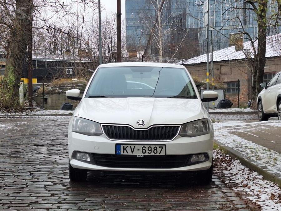 White Skoda Fabia 2017 in Riga, with an engine capacity of 1.40 L and mileage of 230 thousand km for 4200 €, photo 2 on AUTOMOTO.COM.LV