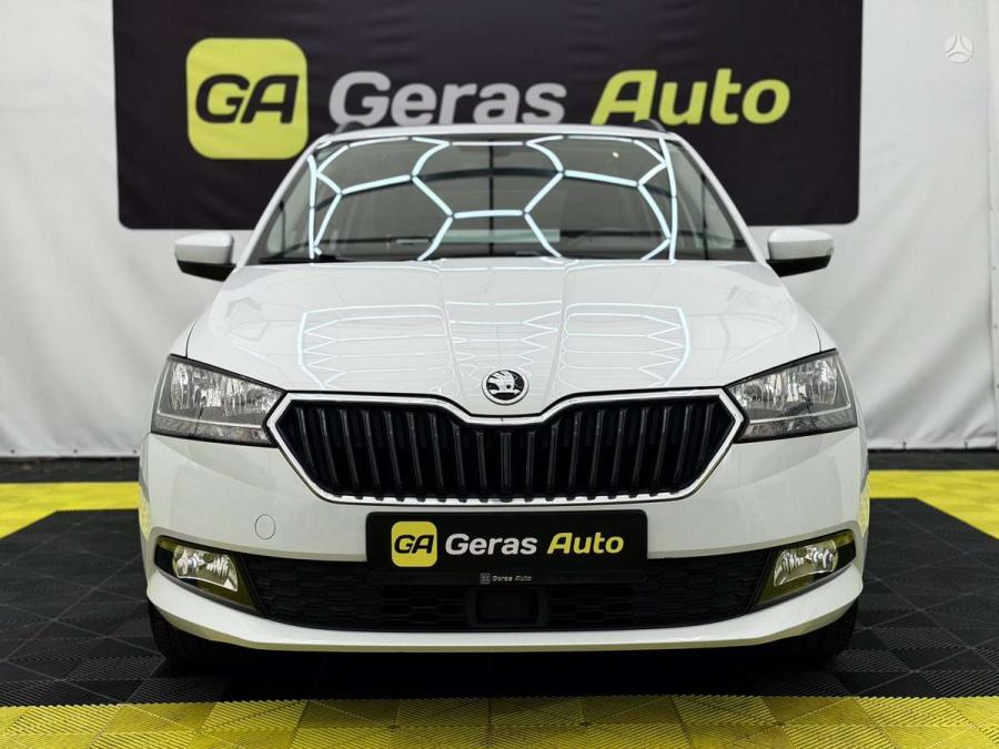 White Skoda Fabia 2019 in Vilnius, with an engine capacity of 1.00 L and mileage of 234 thousand km for 5300 €, photo 3 on AUTOMOTO.COM.LV