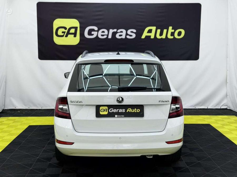 White Skoda Fabia 2019 in Vilnius, with an engine capacity of 1.00 L and mileage of 234 thousand km for 5300 €, photo 6 on AUTOMOTO.COM.LV