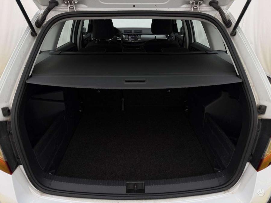 White Skoda Fabia 2019 in Vilnius, with an engine capacity of 1.00 L and mileage of 234 thousand km for 5300 €, photo 13 on AUTOMOTO.COM.LV