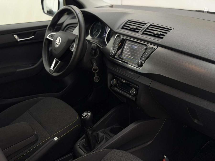 White Skoda Fabia 2019 in Vilnius, with an engine capacity of 1.00 L and mileage of 234 thousand km for 5300 €, photo 16 on AUTOMOTO.COM.LV