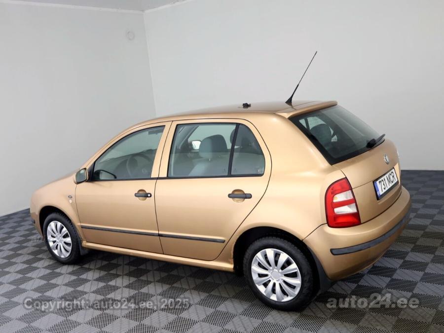 Yellow Skoda Fabia 2001 in Tallinn, with an engine capacity of 1.40 L and mileage of 137 thousand km for 799 €, photo 4 on AUTOMOTO.COM.LV