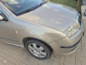 Dzeltens Skoda Fabia 2004 Kauņa, ar dzinēja tilpumu 1.39 L un nobraukumu 270 tūkst. km par 499 €, foto  vietnē AUTOMOTO.COM.LV