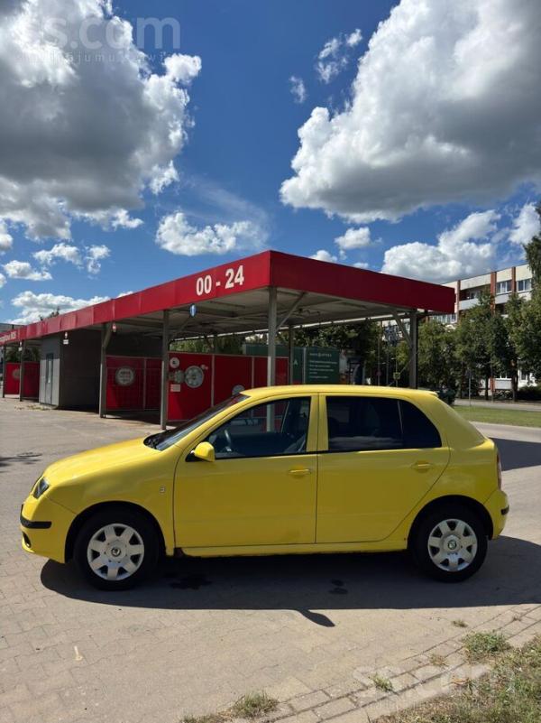 Желтый Шкода Фабия 2006 в Тукумс, объемом двигателя 1.20 л и пробегом 219 тыс. км за 700 €, фото 2 на AUTOMOTO.COM.LV