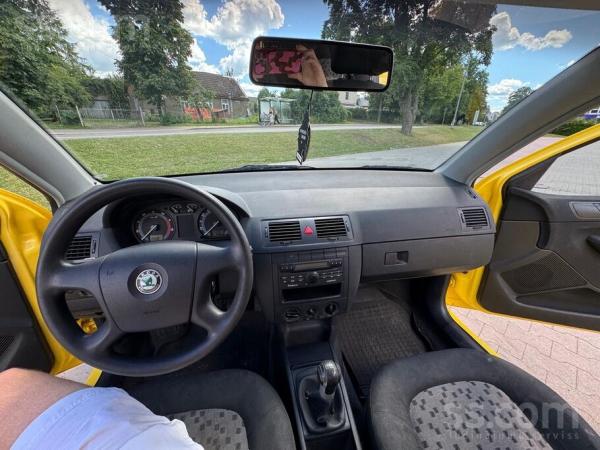 Yellow Skoda Fabia 2006 in Tukums, with an engine capacity of 1.20 L and mileage of 219 thousand km for 500 €, photo 10 on AUTOMOTO.COM.LV