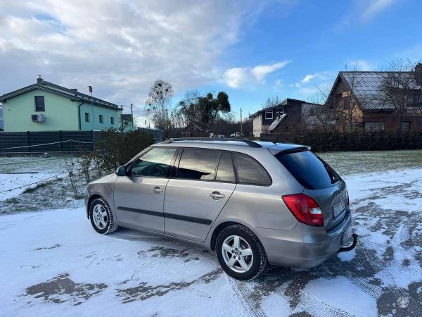 Dzeltens Skoda Fabia 2010 Kauņa, ar dzinēja tilpumu 1.42 L un nobraukumu 300 tūkst. km par 750 €, foto 4 vietnē AUTOMOTO.COM.LV