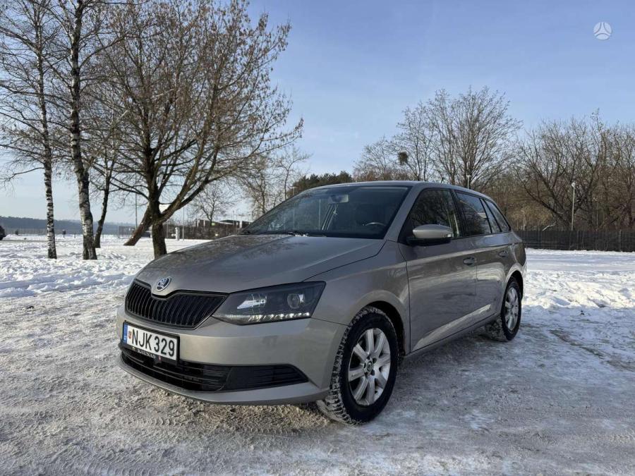 Yellow Skoda Fabia 2015 in Kaunas, with an engine capacity of 1.40 L and mileage of 140 thousand km for 4400 €, photo 1 on AUTOMOTO.COM.LV