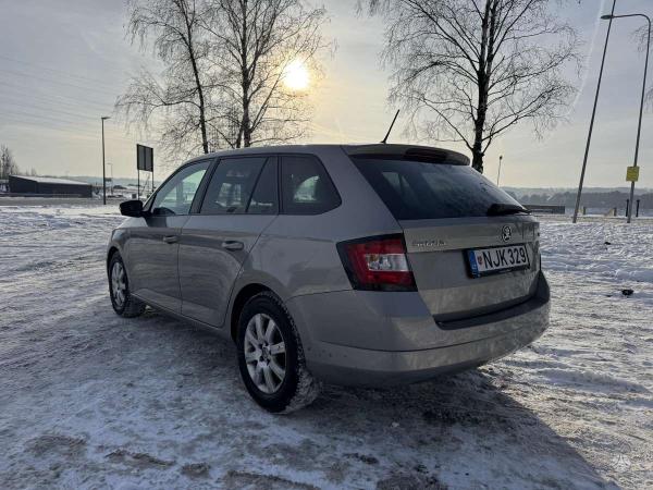 Yellow Skoda Fabia 2015 in Kaunas, with an engine capacity of 1.40 L and mileage of 140 thousand km for 4400 €, photo 4 on AUTOMOTO.COM.LV