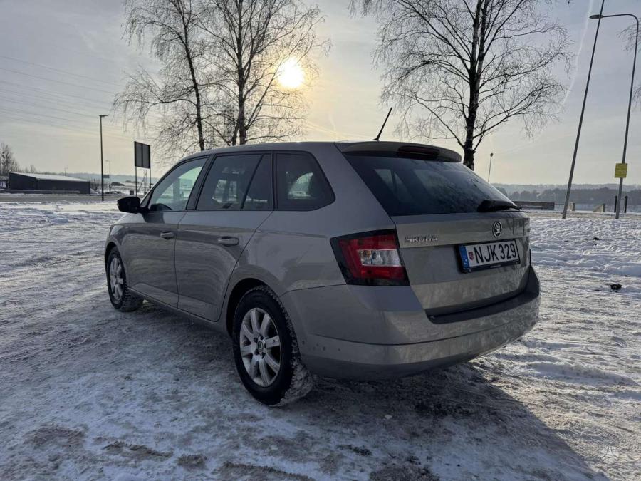 Yellow Skoda Fabia 2015 in Kaunas, with an engine capacity of 1.40 L and mileage of 140 thousand km for 4400 €, photo 4 on AUTOMOTO.COM.LV
