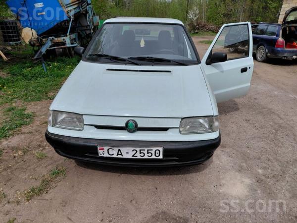 Белый Шкода Фелиция 1995 в Кулдига, объемом двигателя 1.30 л и пробегом 73 тыс. км за 800 €, фото 1 на AUTOMOTO.COM.LV