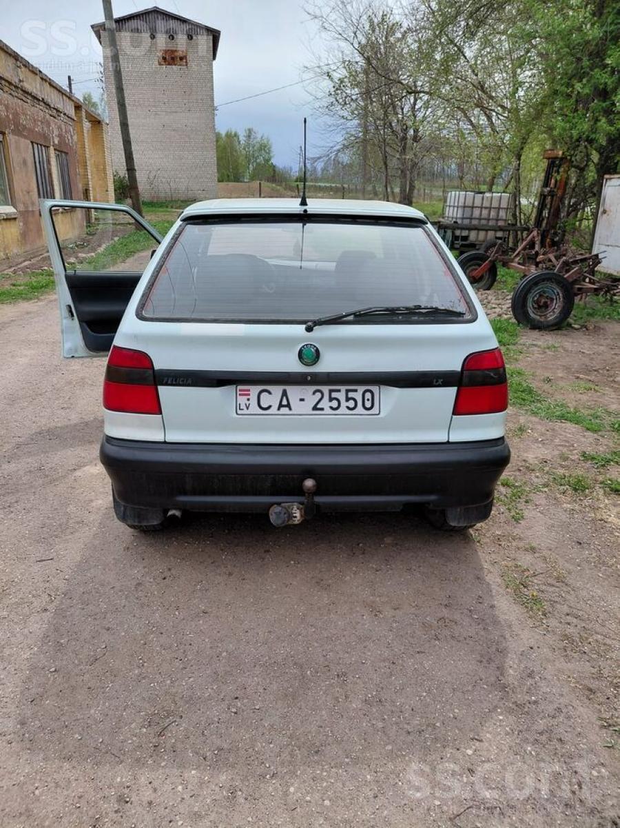 Белый Шкода Фелиция 1995 в Кулдига, объемом двигателя 1.30 л и пробегом 73 тыс. км за 800 €, фото 4 на AUTOMOTO.COM.LV