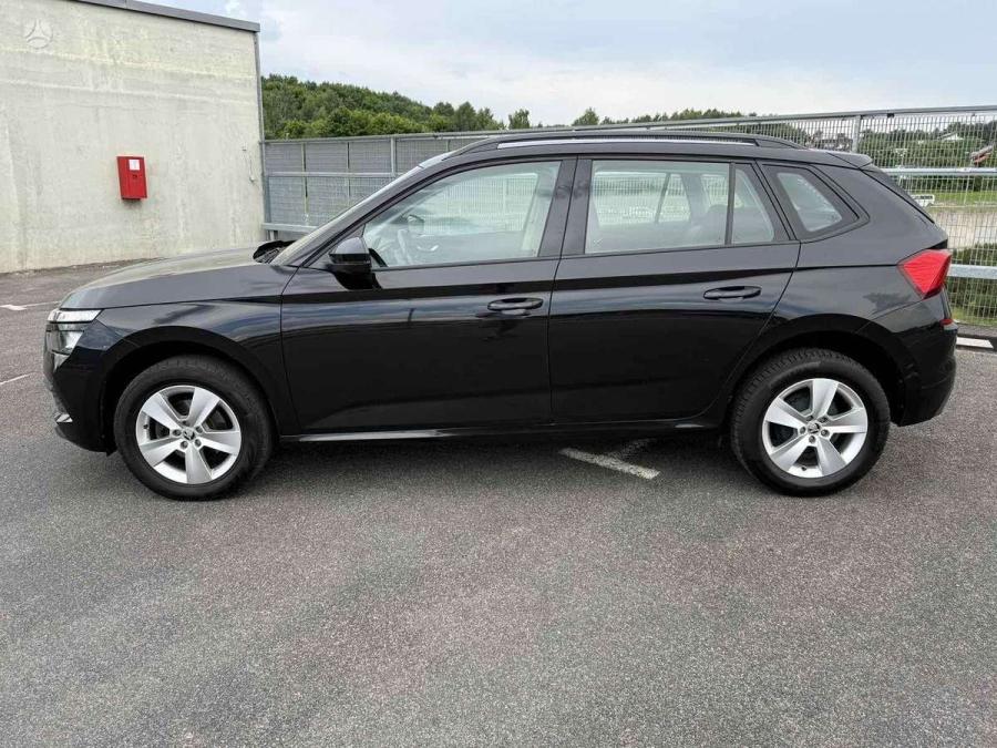 Black Skoda KAMIQ 2021 in Vilnius, with an engine capacity of 1.00 L and mileage of 220 thousand km for 11650 €, photo 3 on AUTOMOTO.COM.LV