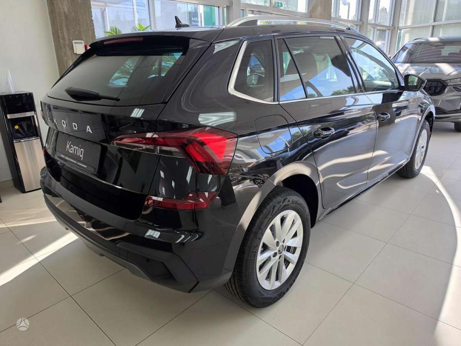 Black Skoda KAMIQ 2026 in Siauliai, with an engine capacity of 1.00 L and mileage of 0 thousand km for 24620 €, photo 4 on AUTOMOTO.COM.LV