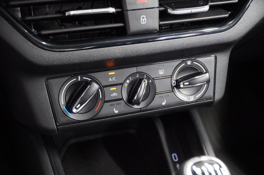 Melns Skoda KAMIQ 2023 Tallina, ar dzinēja tilpumu 1.00 L un nobraukumu 59 tūkst. km par 14500 €, foto 14 vietnē AUTOMOTO.COM.LV