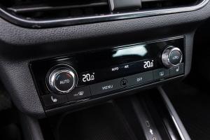 Zils Skoda KAMIQ 2020 Jelgava, ar dzinēja tilpumu 1.50 L un nobraukumu 130 tūkst. km par 17500 €, foto 16 vietnē AUTOMOTO.COM.LV