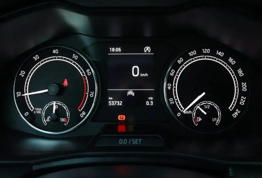 Blue Skoda KAMIQ 2021 in Riga, with an engine capacity of 1.00 L and mileage of 54 thousand km for 15990 €, photo 4 on AUTOMOTO.COM.LV