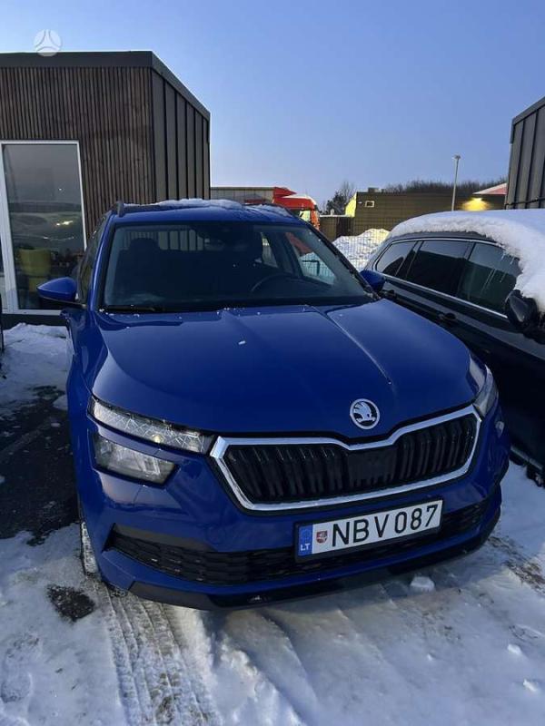 Blue Skoda KAMIQ 2022 in Vilnius, with an engine capacity of 1.00 L and mileage of 45 thousand km for 12900 €, photo 1 on AUTOMOTO.COM.LV