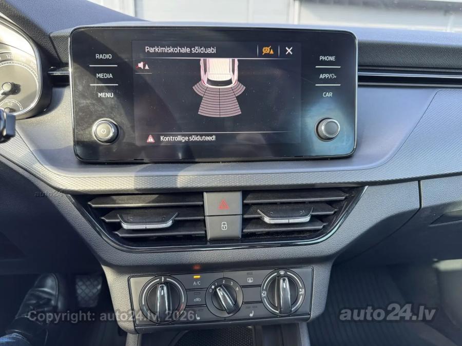 Zils Skoda KAMIQ 2021 Tallina, ar dzinēja tilpumu 1.00 L un nobraukumu 66 tūkst. km par 14995 €, foto 22 vietnē AUTOMOTO.COM.LV