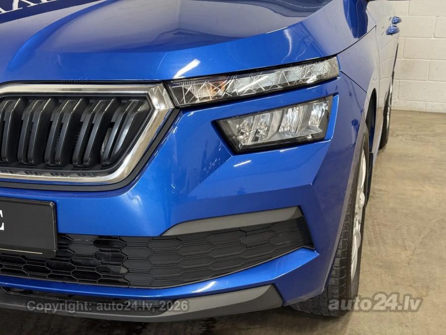 Zils Skoda KAMIQ 2021 Tallina, ar dzinēja tilpumu 1.00 L un nobraukumu 66 tūkst. km par 14995 €, foto 24 vietnē AUTOMOTO.COM.LV