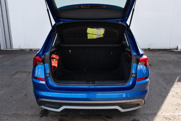 Blue Skoda KAMIQ 2023 in Riga, with an engine capacity of 1.00 L and mileage of 38 thousand km for 18500 €, photo 8 on AUTOMOTO.COM.LV