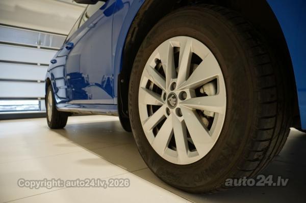 Zils Skoda KAMIQ 2025 Tallina, ar dzinēja tilpumu 1.00 L un nobraukumu 12 tūkst. km par 24500 €, foto 5 vietnē AUTOMOTO.COM.LV