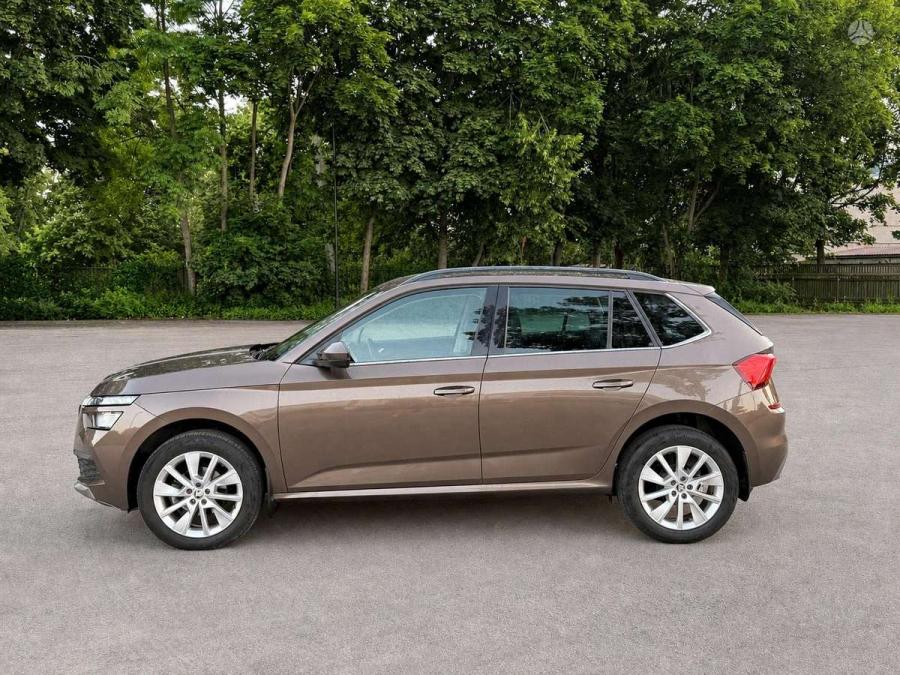 Brown Skoda KAMIQ 2020 in Kaunas, with an engine capacity of 1.50 L and mileage of 79 thousand km for 18000 €, photo 3 on AUTOMOTO.COM.LV