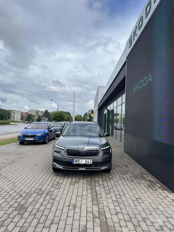 Pelēks Skoda KAMIQ 2023 Klaipėda, ar dzinēja tilpumu 1.00 L un nobraukumu 69 tūkst. km par 19400 €, foto 3 vietnē AUTOMOTO.COM.LV