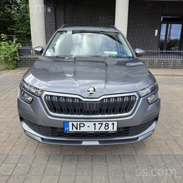 Grey Skoda KAMIQ 2023 in Riga, with an engine capacity of 1.00 L and mileage of 39 thousand km for 18500 €, photo 2 on AUTOMOTO.COM.LV