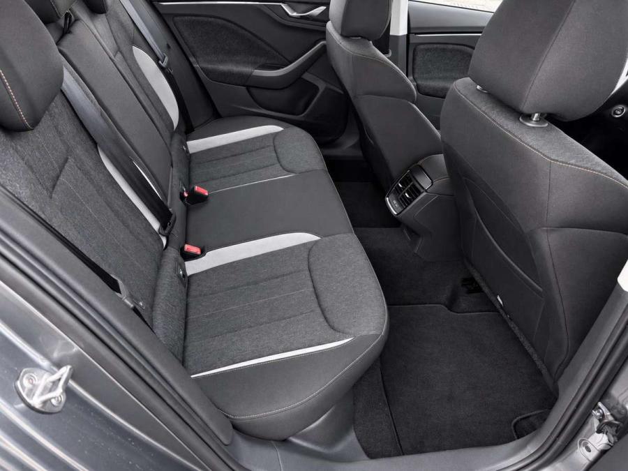 Pelēks Skoda KAMIQ 2023 Viļņa, ar dzinēja tilpumu 1.00 L un nobraukumu 118 tūkst. km par 15850 €, foto 11 vietnē AUTOMOTO.COM.LV