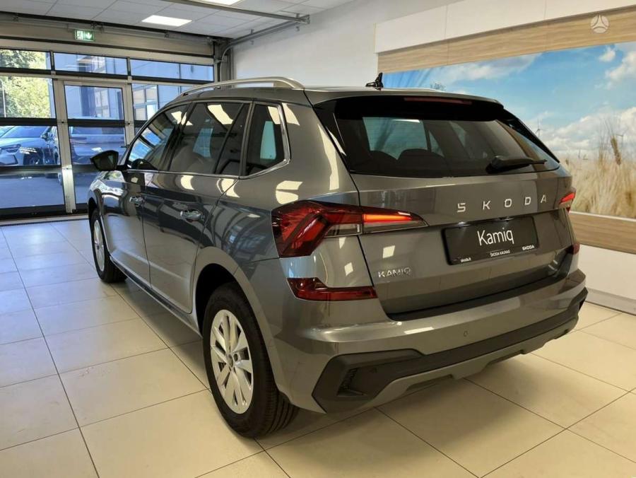 Pelēks Skoda KAMIQ 2026 Kauņa, ar dzinēja tilpumu 1.00 L un nobraukumu 0 tūkst. km par 24980 €, foto 9 vietnē AUTOMOTO.COM.LV