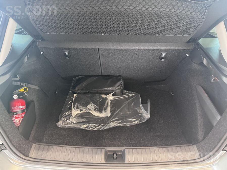 Pelēks Skoda KAMIQ 2026 Valmiera, ar dzinēja tilpumu 1.00 L un nobraukumu 5 tūkst. km par 23890 €, foto 23 vietnē AUTOMOTO.COM.LV