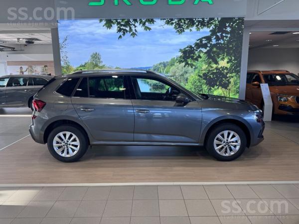 Pelēks Skoda KAMIQ 2026 Valmiera, ar dzinēja tilpumu 1.00 L un nobraukumu 0 tūkst. km par 23890 €, foto 5 vietnē AUTOMOTO.COM.LV