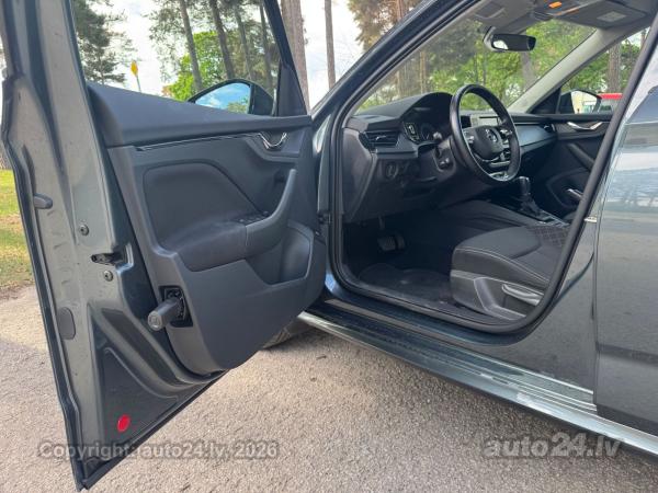 Pelēks Skoda KAMIQ 2021 Tallina, ar dzinēja tilpumu 1.50 L un nobraukumu 98 tūkst. km par 16999 €, foto 5 vietnē AUTOMOTO.COM.LV