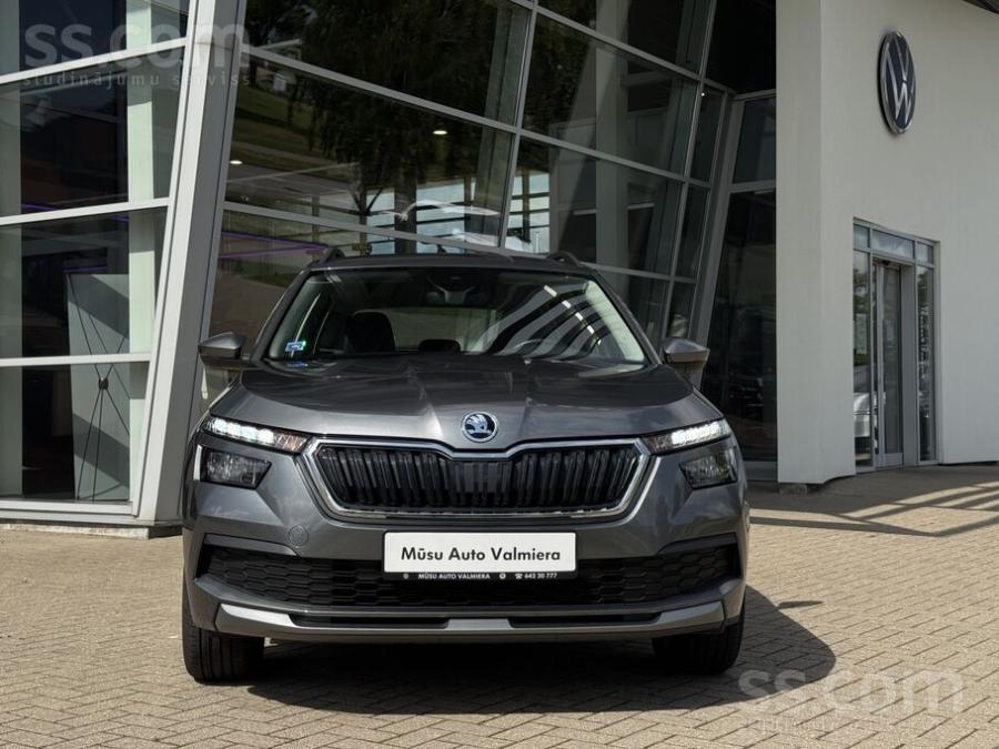 Pelēks Skoda KAMIQ 2023 Valmiera, ar dzinēja tilpumu 1.00 L un nobraukumu 20 tūkst. km par 17500 €, foto 2 vietnē AUTOMOTO.COM.LV