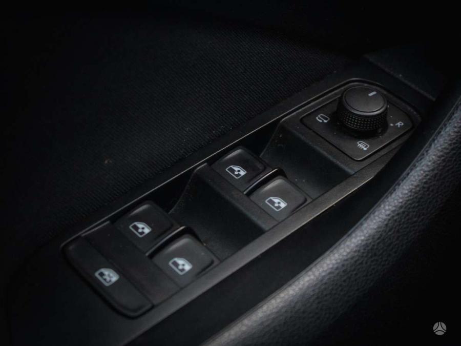 Pelēks Skoda KAMIQ 2024 Kauņa, ar dzinēja tilpumu 1.00 L un nobraukumu 30 tūkst. km par 18500 €, foto 16 vietnē AUTOMOTO.COM.LV