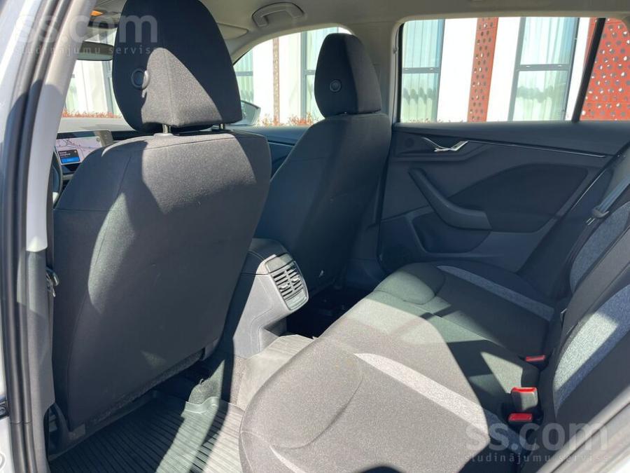 Pelēks Skoda KAMIQ 2024 Rīga, ar dzinēja tilpumu 1.00 L un nobraukumu 71 tūkst. km par 16800 €, foto 10 vietnē AUTOMOTO.COM.LV