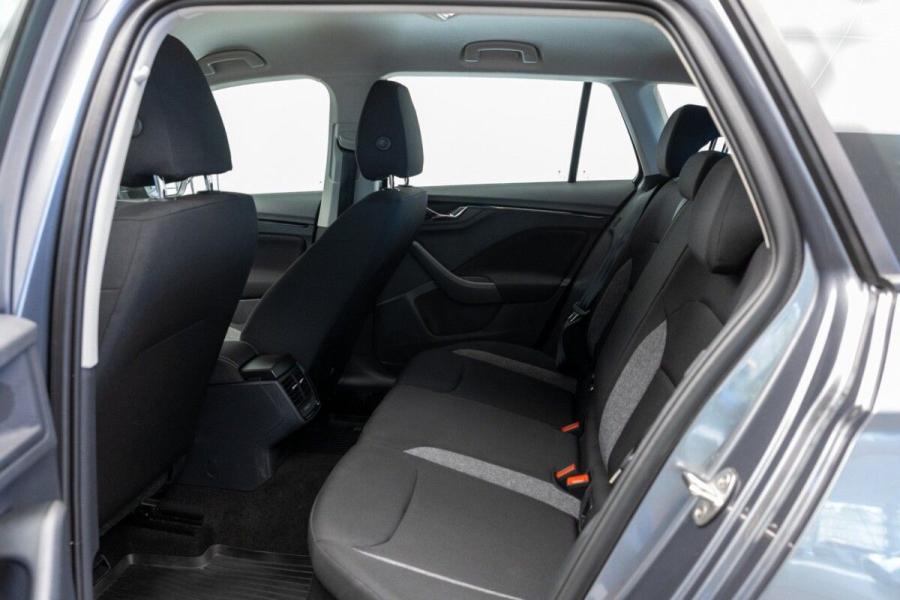 Pelēks Skoda KAMIQ 2024 Jehvi, ar dzinēja tilpumu 1.00 L un nobraukumu 33 tūkst. km par 18650 €, foto 15 vietnē AUTOMOTO.COM.LV