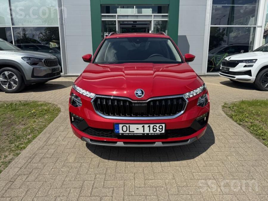 Sarkans Skoda KAMIQ 2026 Valmiera, ar dzinēja tilpumu 1.00 L un nobraukumu 1 tūkst. km par 23500 €, foto 3 vietnē AUTOMOTO.COM.LV