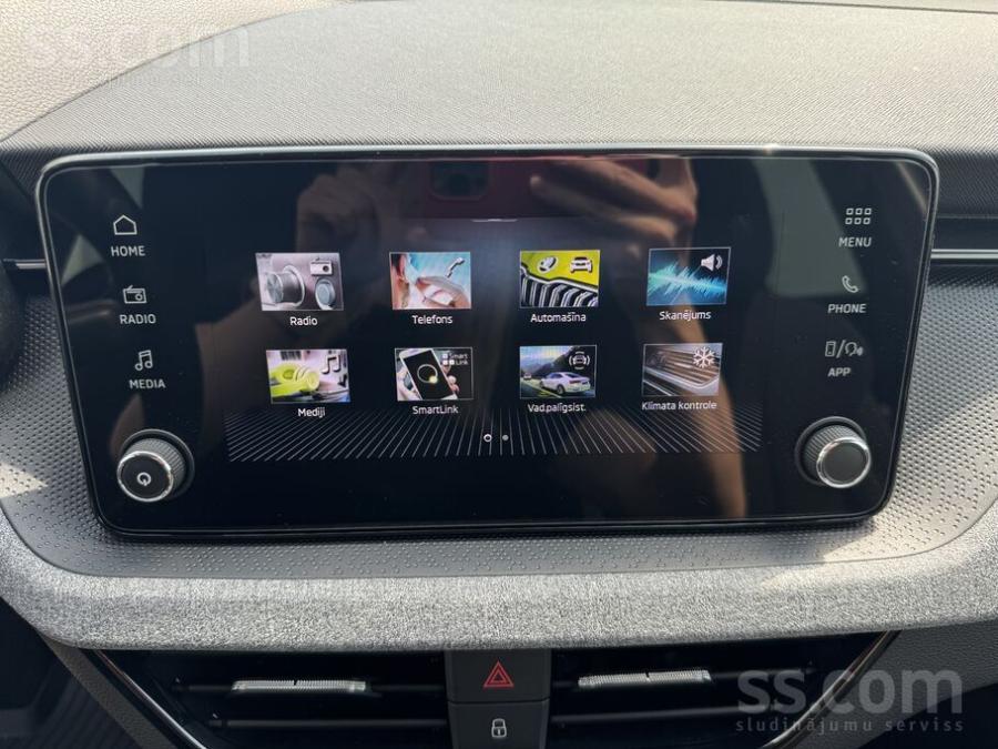 Sarkans Skoda KAMIQ 2026 Valmiera, ar dzinēja tilpumu 1.00 L un nobraukumu 1 tūkst. km par 23500 €, foto 25 vietnē AUTOMOTO.COM.LV