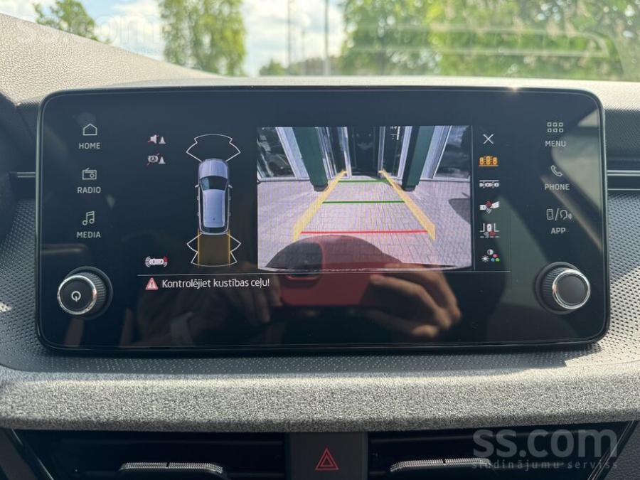 Sarkans Skoda KAMIQ 2026 Valmiera, ar dzinēja tilpumu 1.00 L un nobraukumu 1 tūkst. km par 23500 €, foto 30 vietnē AUTOMOTO.COM.LV