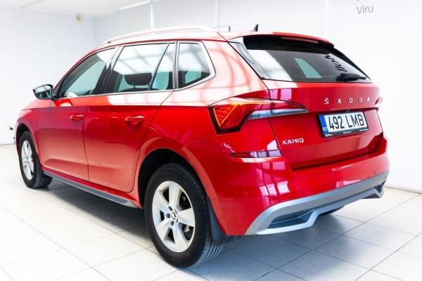 Skoda KAMIQ 2021 in Johvi on AUTOMOTO.COM.LV Red Skoda KAMIQ 2021 in Johvi, with an engine capacity of 1.00 L and mileage of 73 thousand km for 13000 €, photo 6 on AUTOMOTO.COM.LV