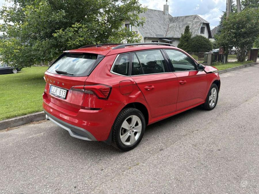 Red Skoda KAMIQ 2020 in Raseiniai, with an engine capacity of 1.60 L and mileage of 66 thousand km for 6900 €, photo 4 on AUTOMOTO.COM.LV